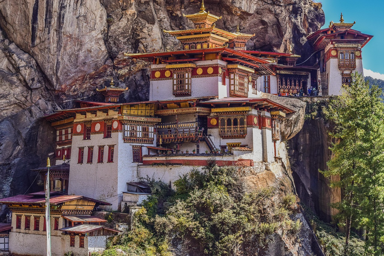 Bhutan Honeymoon Guide: Spiritual, Romantic Camp; Luxurious November Trips